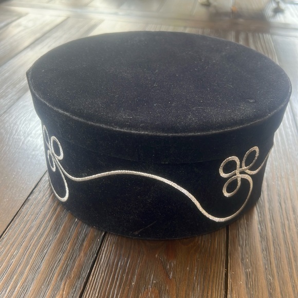 Other | Pretty Little Vintage Black Velvet Childs Hat Box W White ...